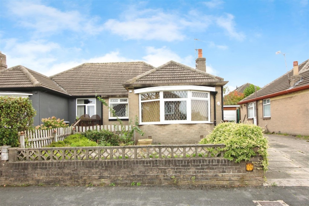 Kingswear Grove, Leeds, 2 bedroom, Bungalow - Semi Detached
