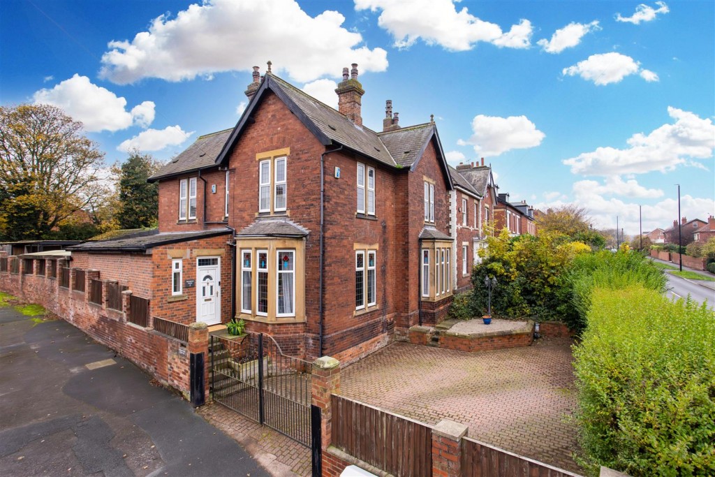 Carlton Lane, Rothwell, Leeds, 5 bedroom, House - Detached